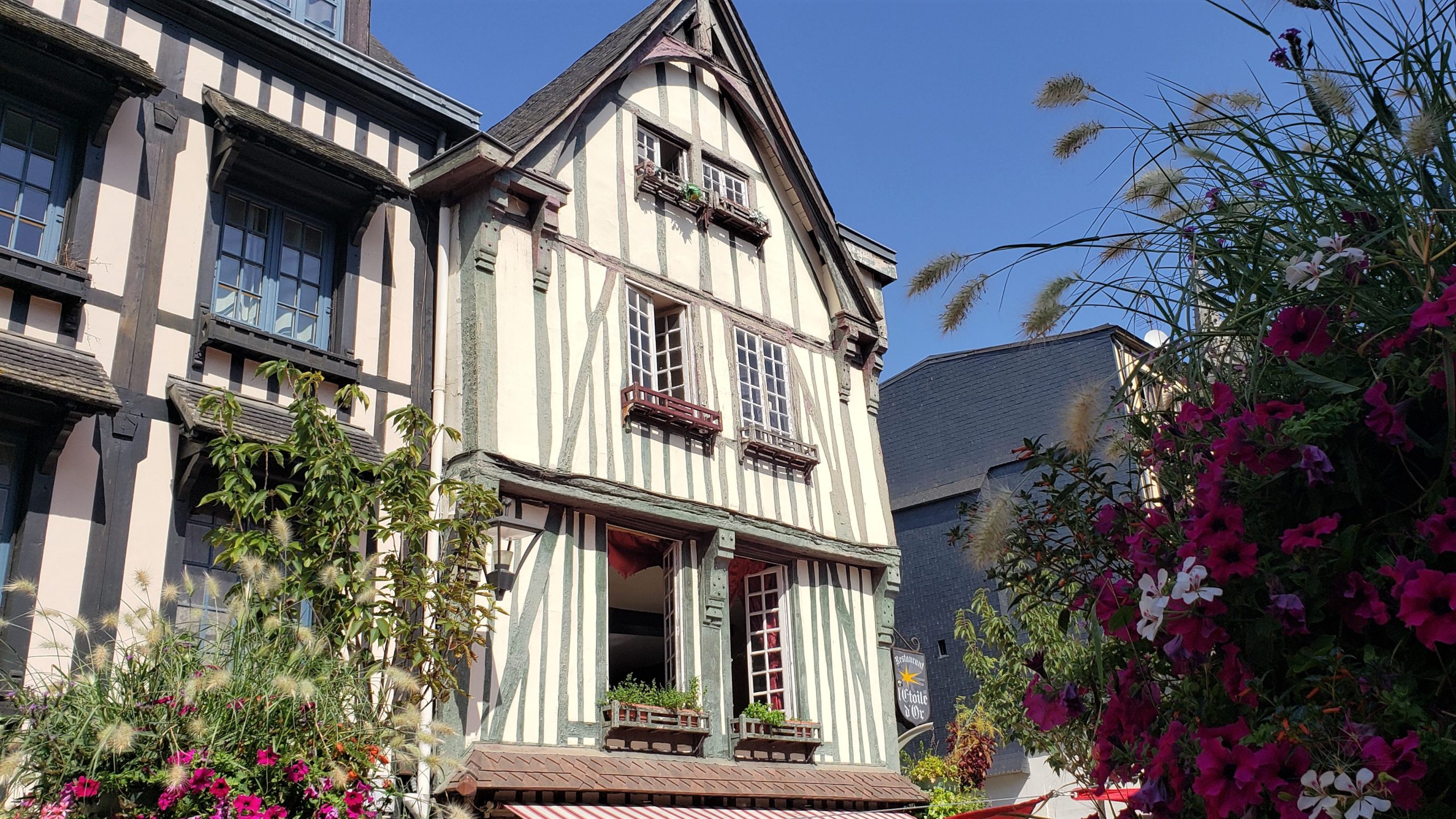 One day in Rouen: Things to see & do - Piazzas & Playgrounds